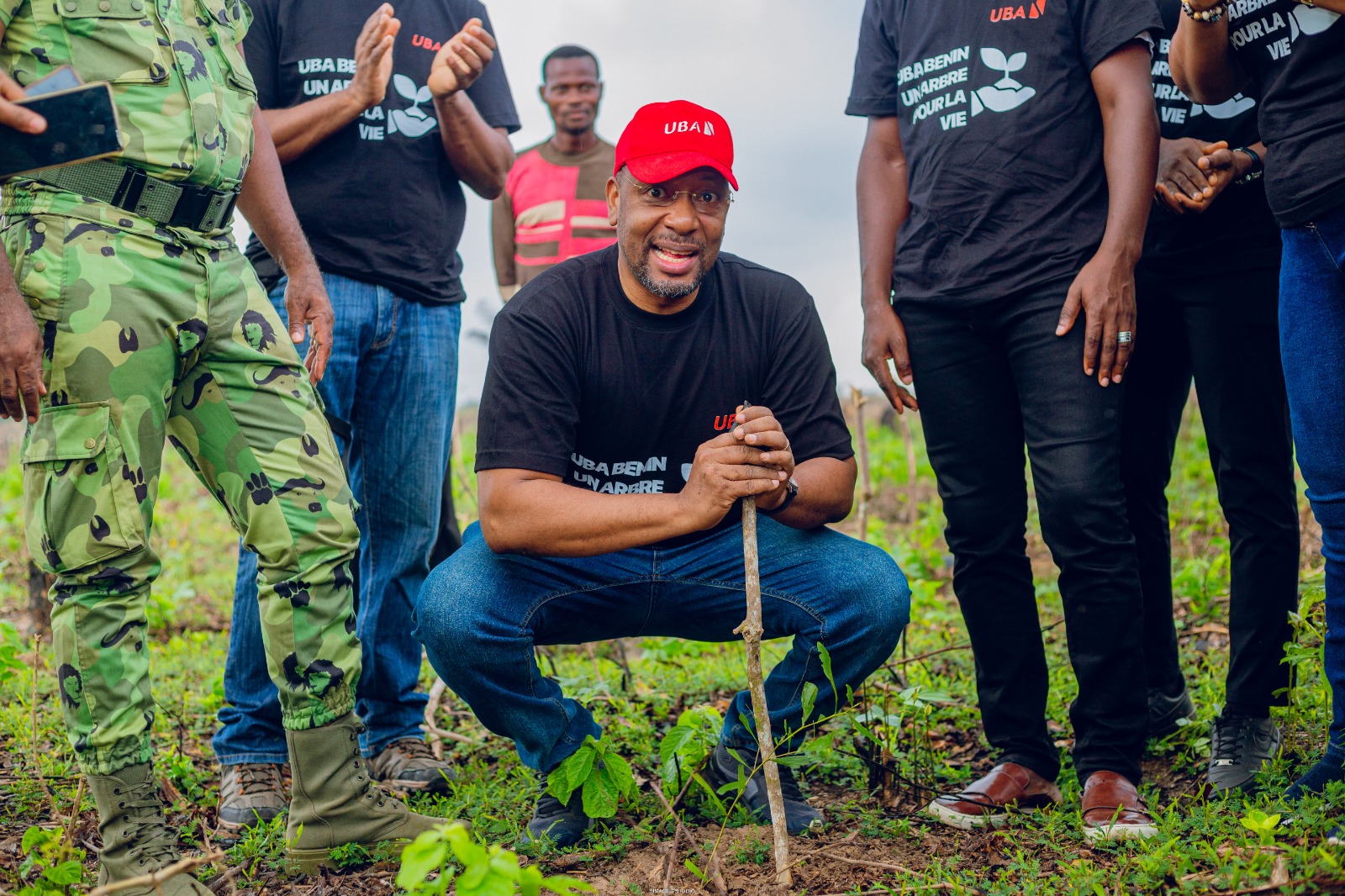 UBA Bénin plante 5 000 arbres à Pahou pour lutter contre la ...