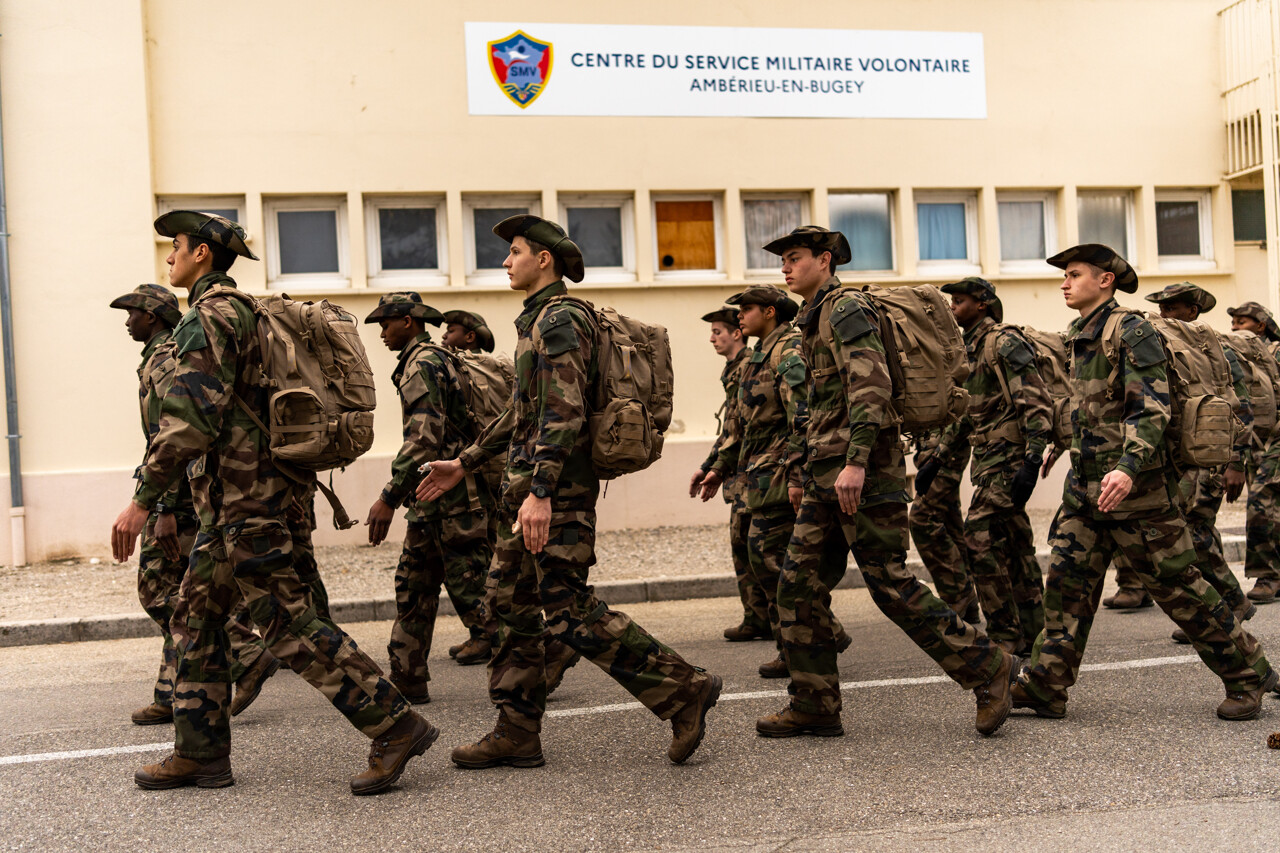 Service militaire volontaire : la France lance une campagne de ...