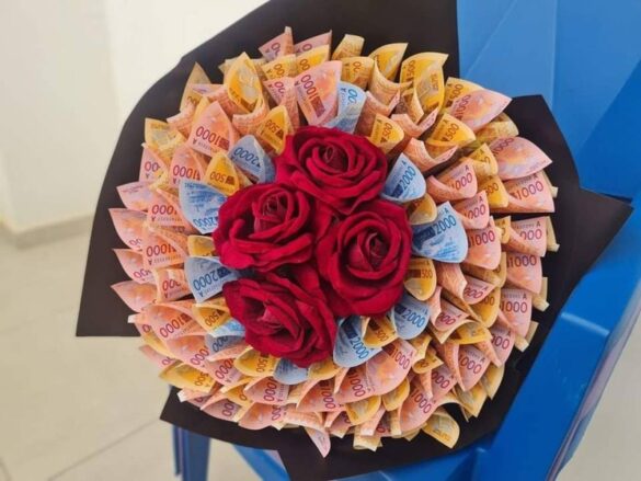 Saint-Valentin 2026 : offrir des bouquets d’argent en cadeau peut vous ...